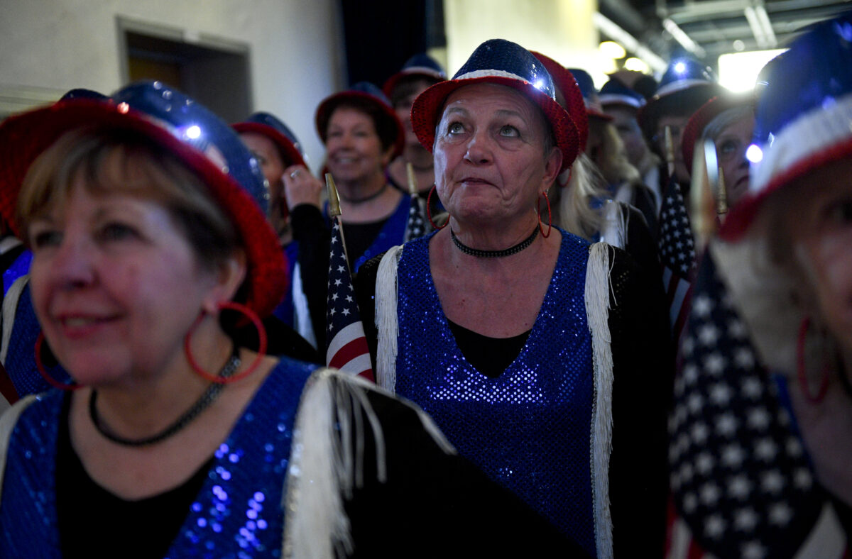 Hope of America brings thousands of students together to sing patriotic ...